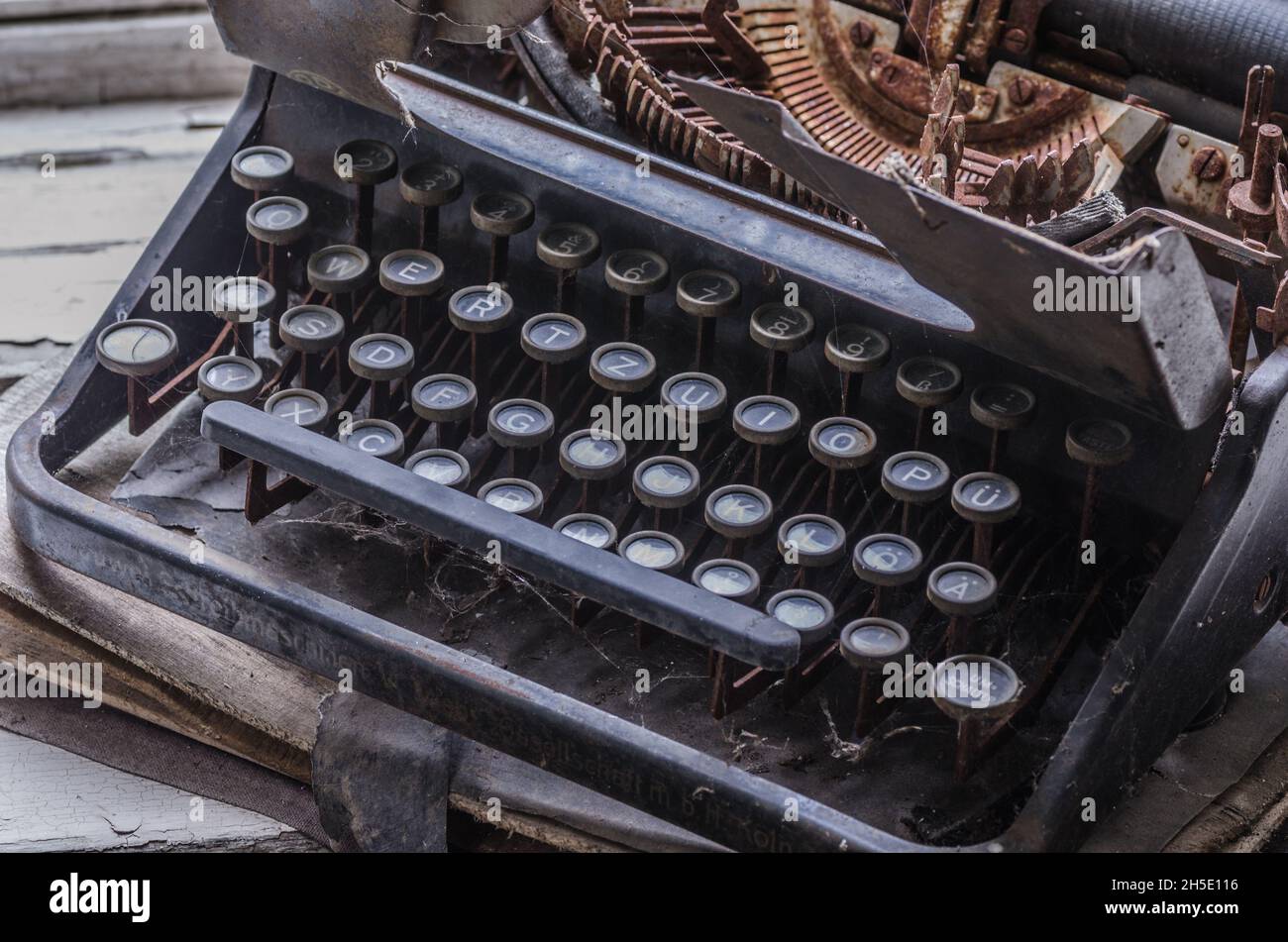 Typewriter building hi-res stock photography and images - Alamy
