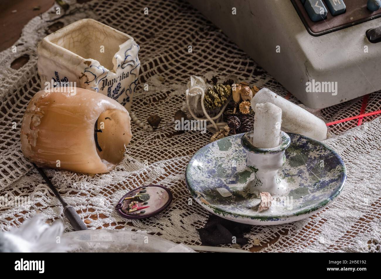 Leaving remnants hi-res stock photography and images - Alamy