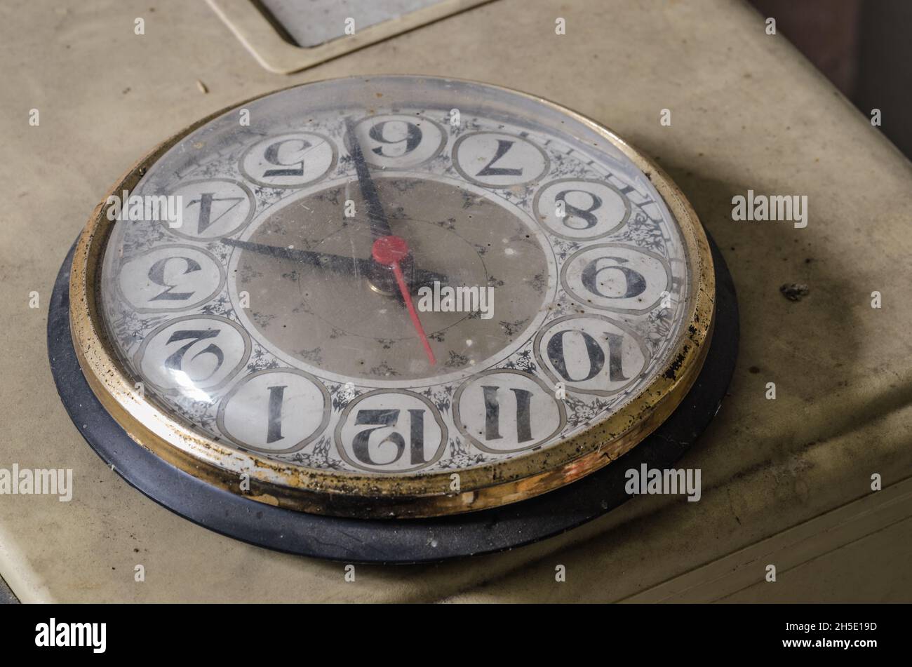 old clock on table in abandoned house Stock Photo - Alamy