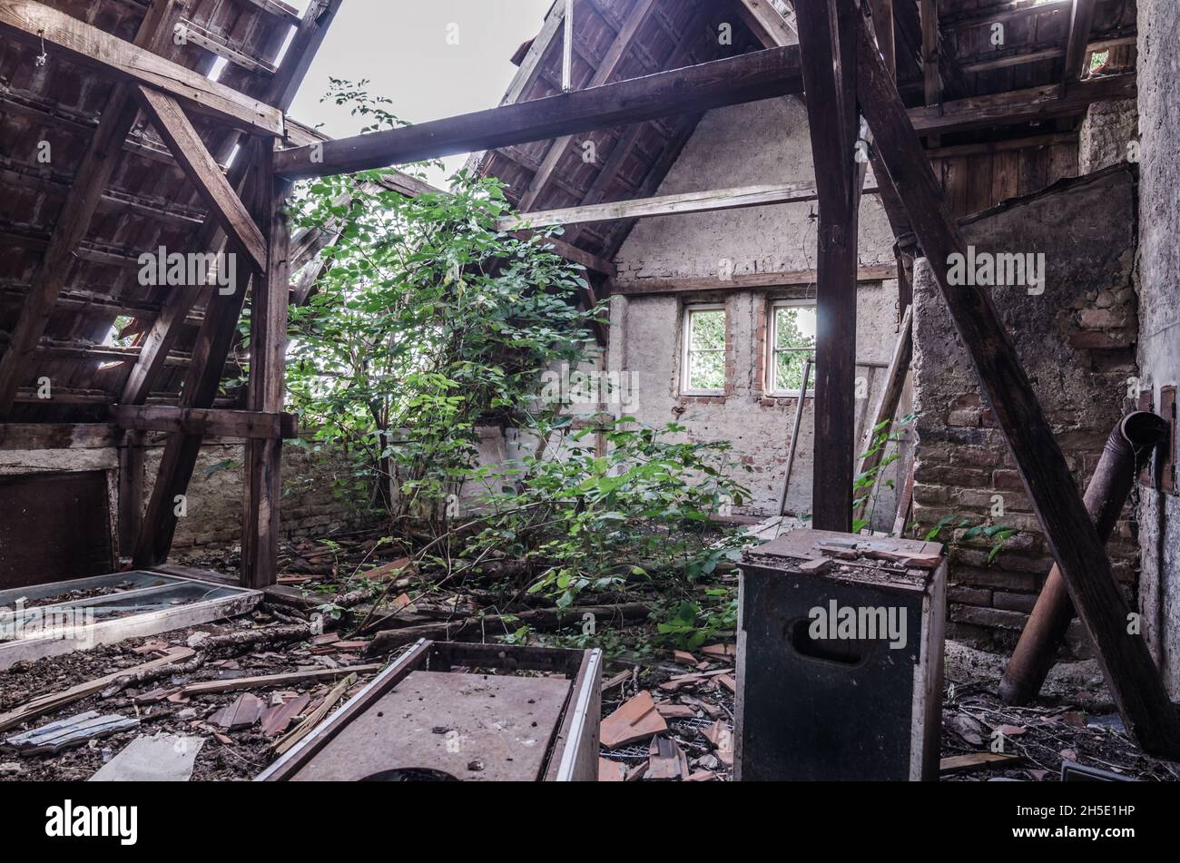 collapsed roof of old house Stock Photo - Alamy