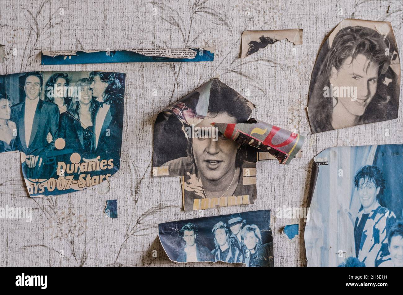 Newspaper cuttings hi-res stock photography and images - Alamy