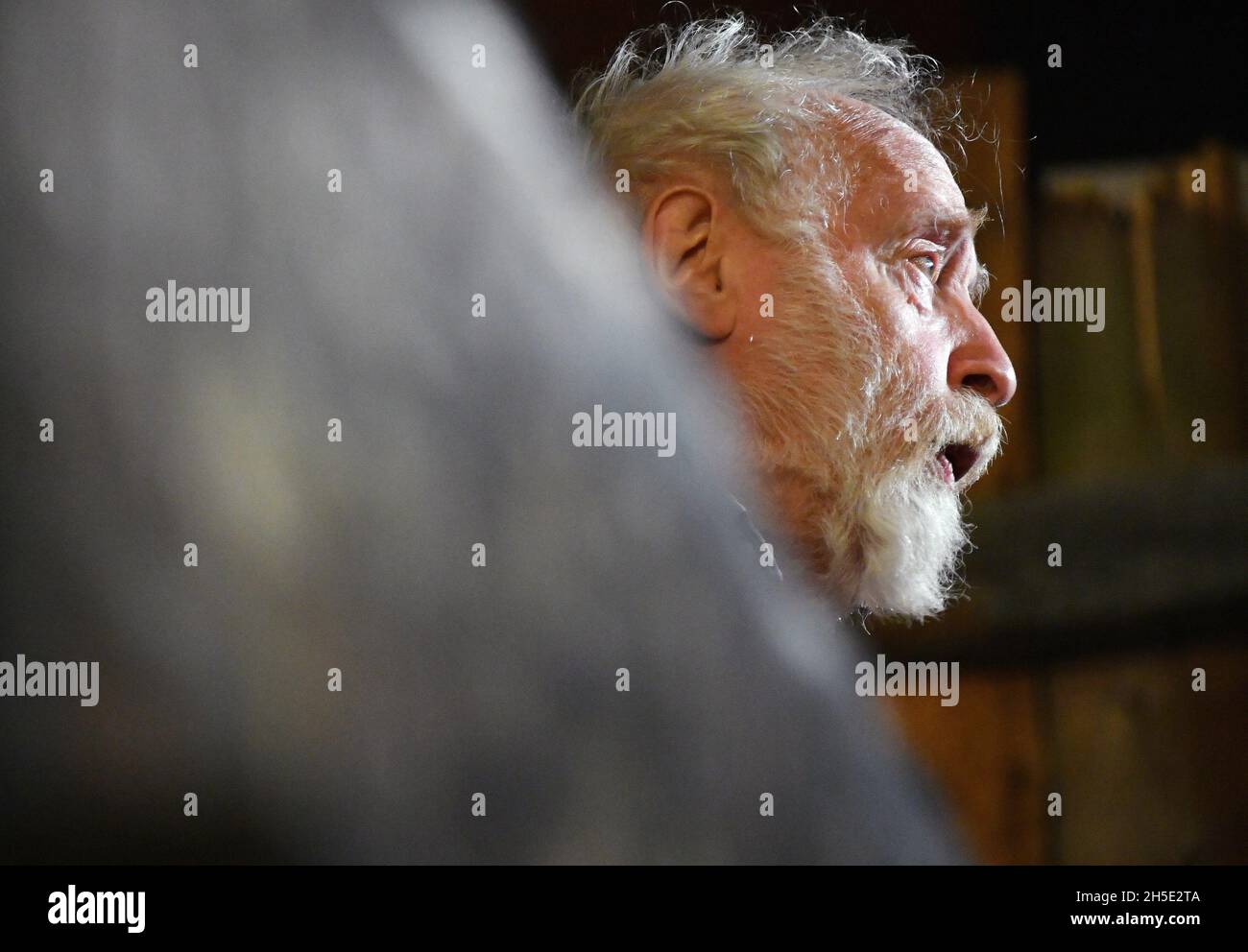 Press preview of the exhibition "Snow on the Grass" by director ...