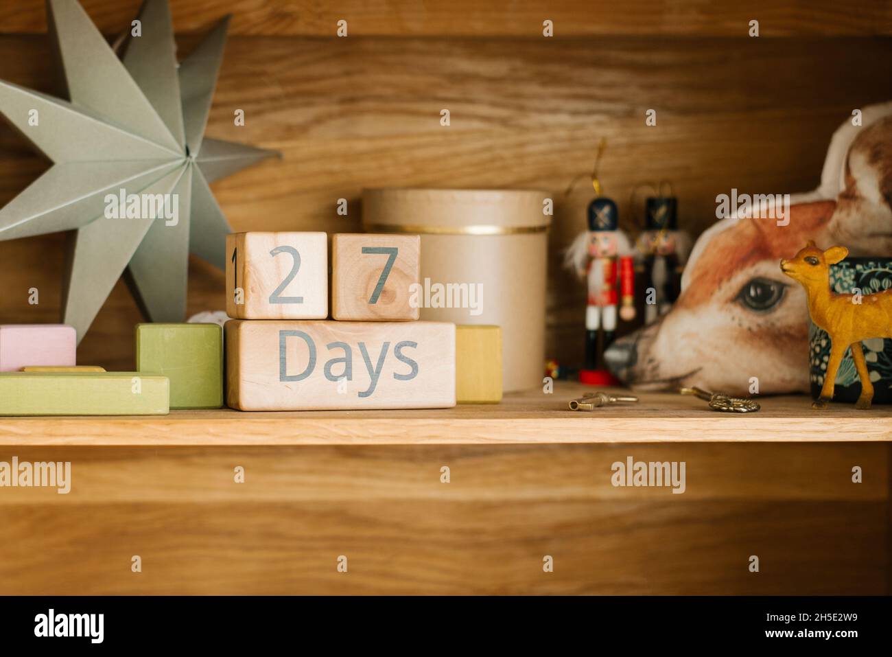 A perpetual calendar showing how many 27 days are left until Christmas ...