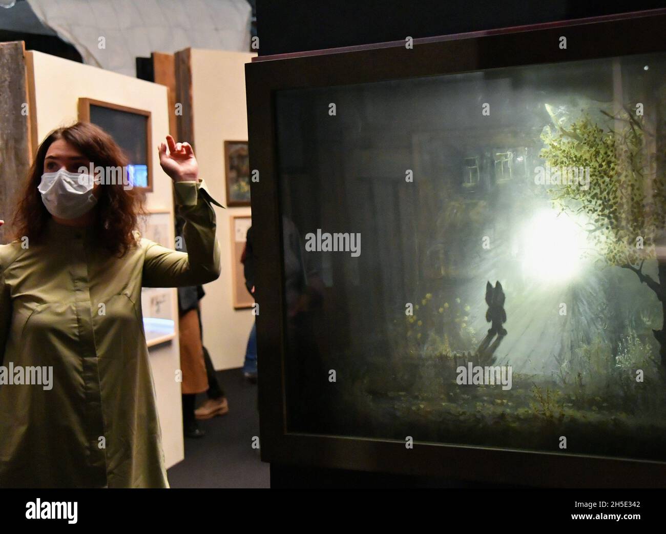 Press preview of the exhibition "Snow on the Grass" by director ...