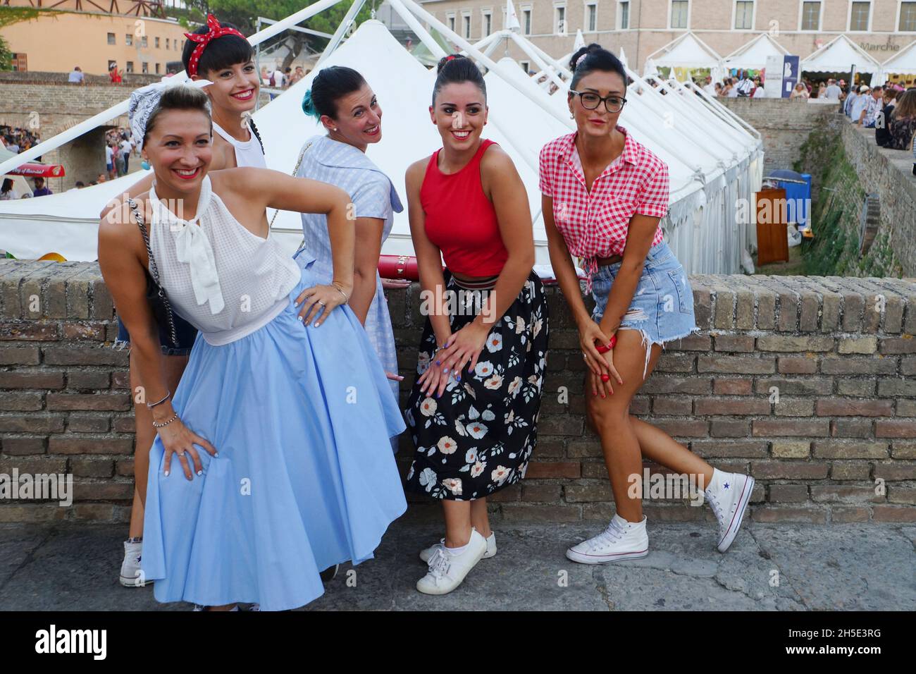 Womanvintage hi-res stock photography and images - Alamy