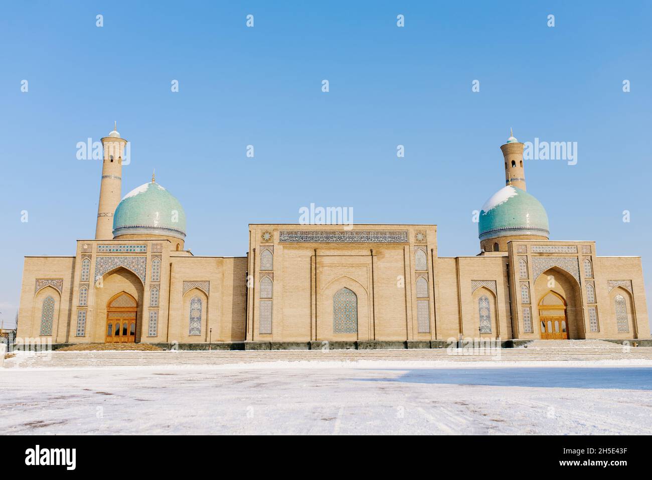 Hazrati imam mosque hi-res stock photography and images - Alamy