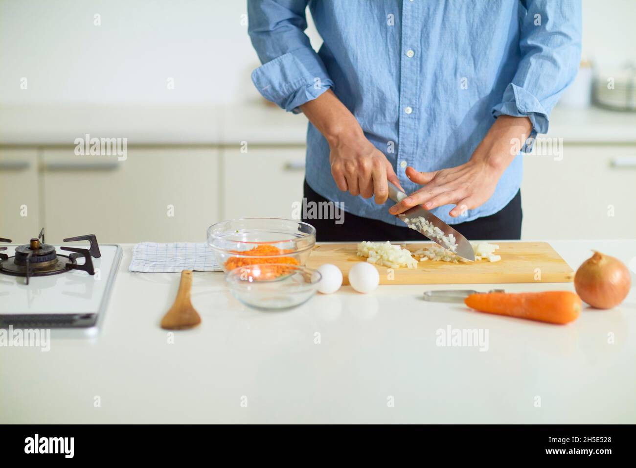 Japanese man cooking in the kitchen Stock Photo - Alamy