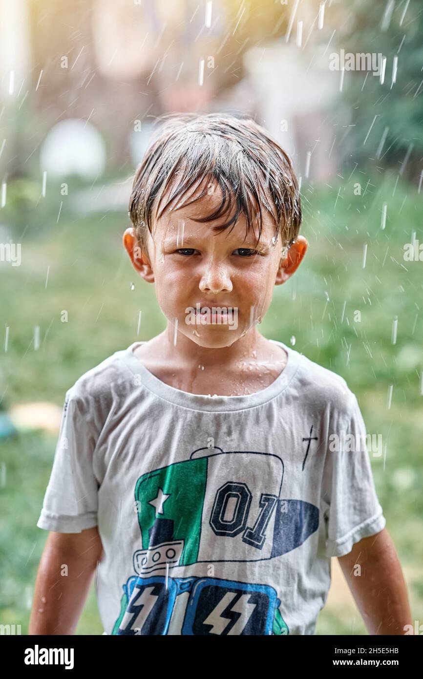 Lawn raindrops hi-res stock photography and images - Alamy
