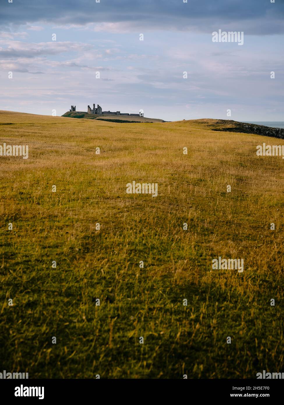 Walking from Crater to Dunstanburgh Castle 14th-century ruin in the ...