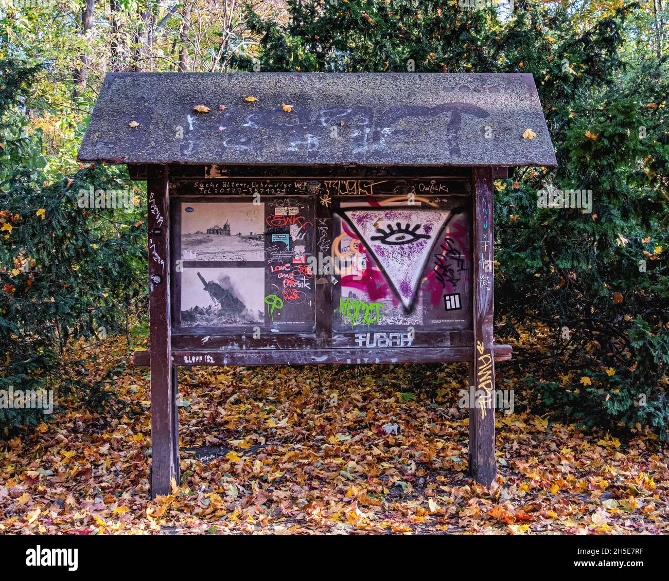 Graffiti covered information board hi-res stock photography and images ...