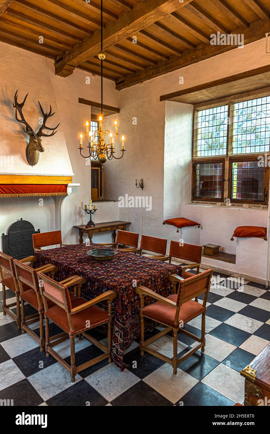 Doorwerth Castle houses three museums. Hunting plays an important role ...