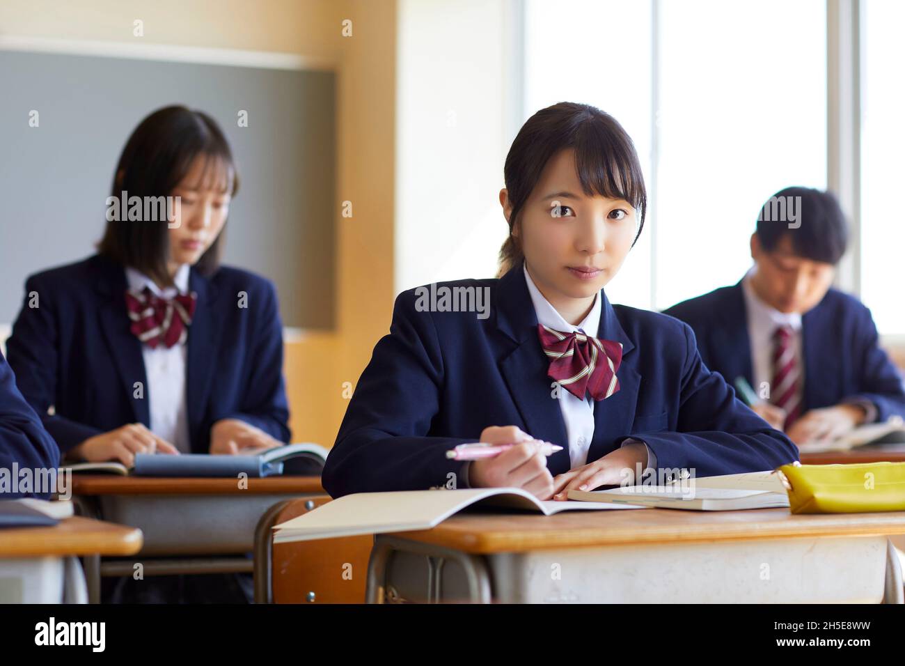 Japanese school students in the classroom Stock Photo - Alamy