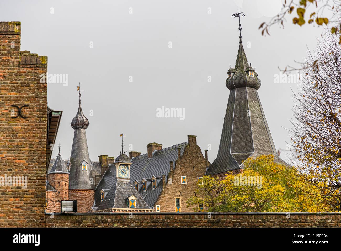 Doorwerth Castle houses three museums. Doorwerth, Netherlands Stock ...