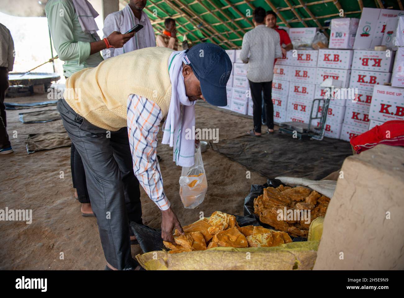 Indian jaggery production hi-res stock photography and images - Alamy
