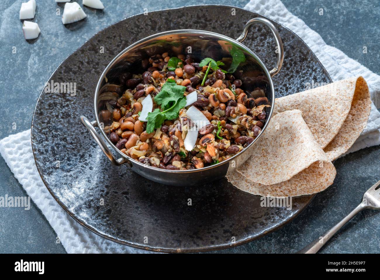 Vegan blackeye bean curry with chapatis Stock Photo - Alamy