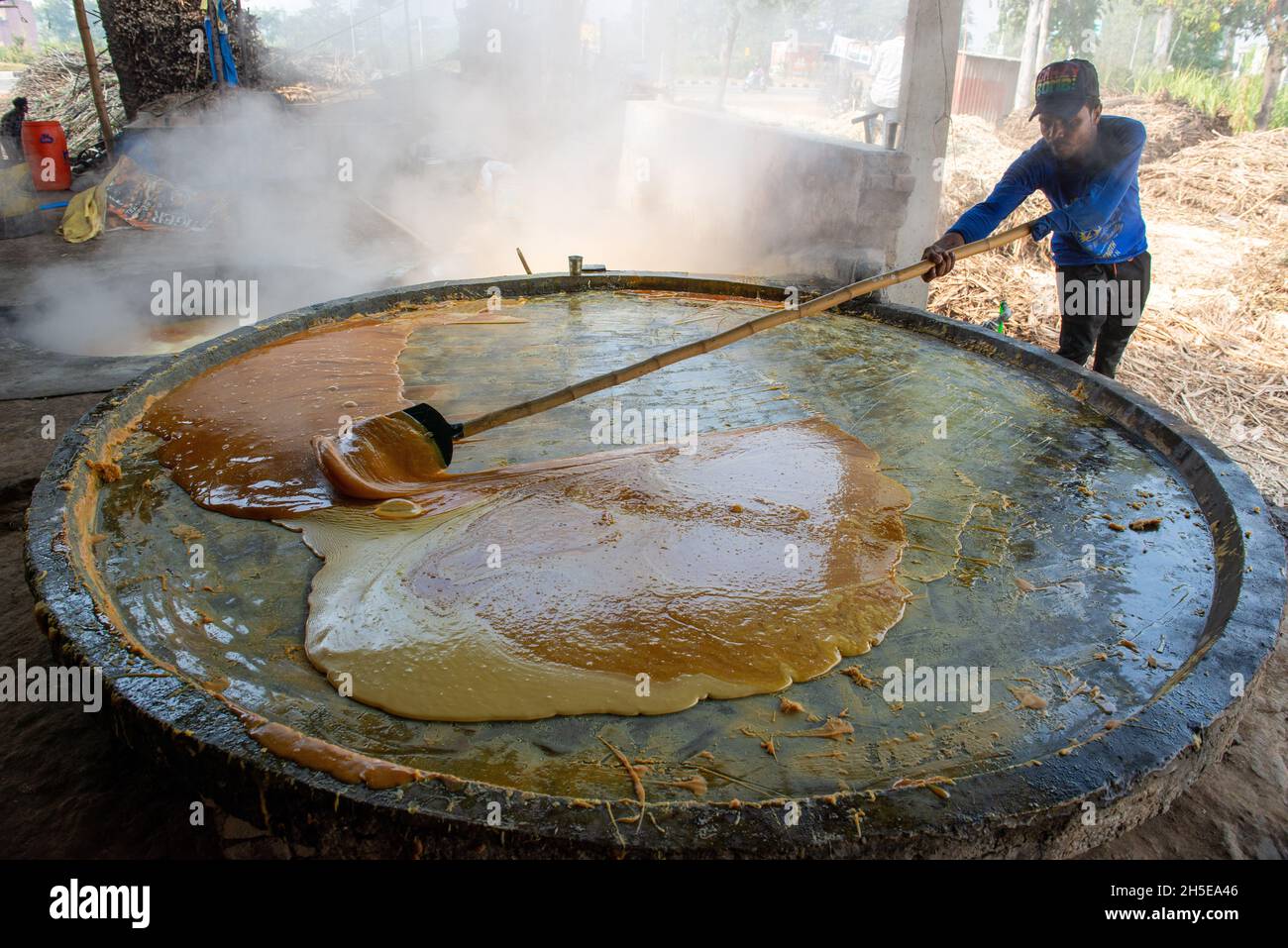 Indian jaggery production hi-res stock photography and images - Alamy