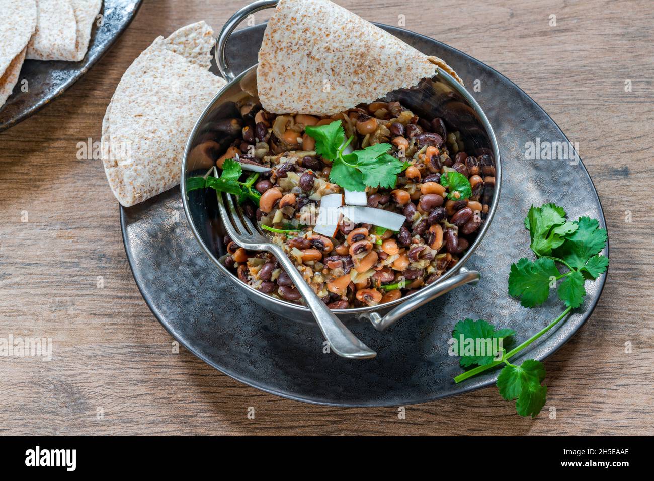 Vegan blackeye bean curry with chapatis Stock Photo - Alamy
