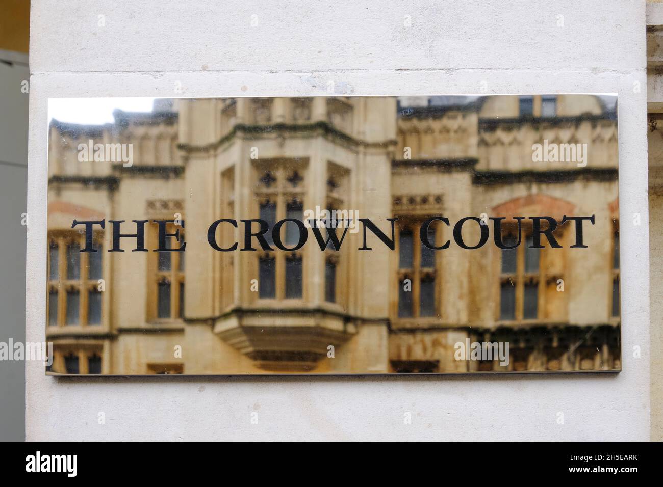 Crown court hi-res stock photography and images - Alamy