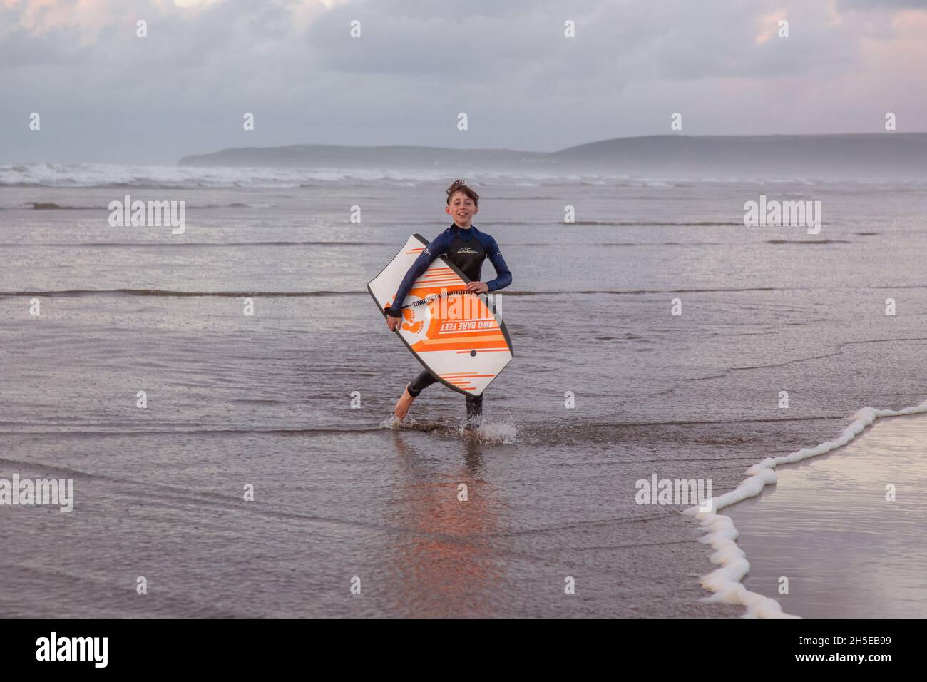 Surfing boy hi-res stock photography and images - Alamy