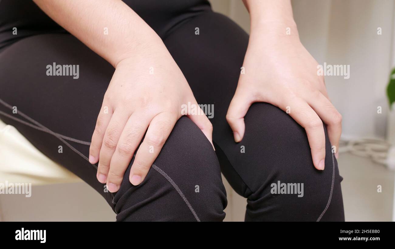 Woman having knee pain the concept of preventing leg fatigue Stock ...