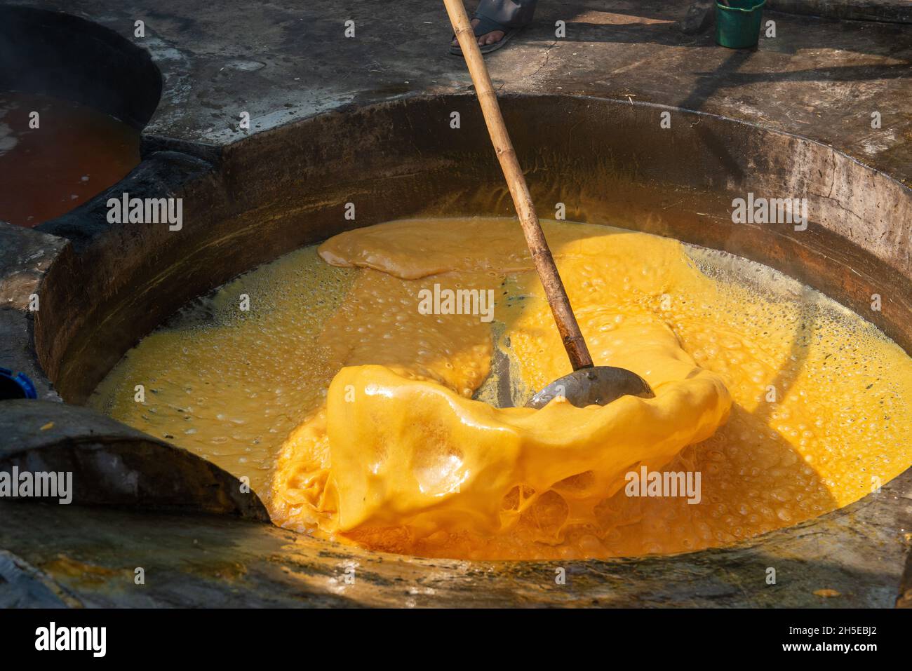Indian jaggery production hi-res stock photography and images - Alamy