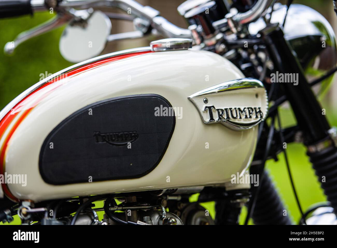 Triumph bonneville motorcycle hi-res stock photography and images - Alamy