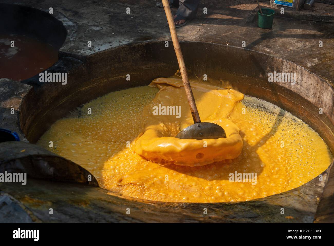Indian jaggery production hi-res stock photography and images - Alamy