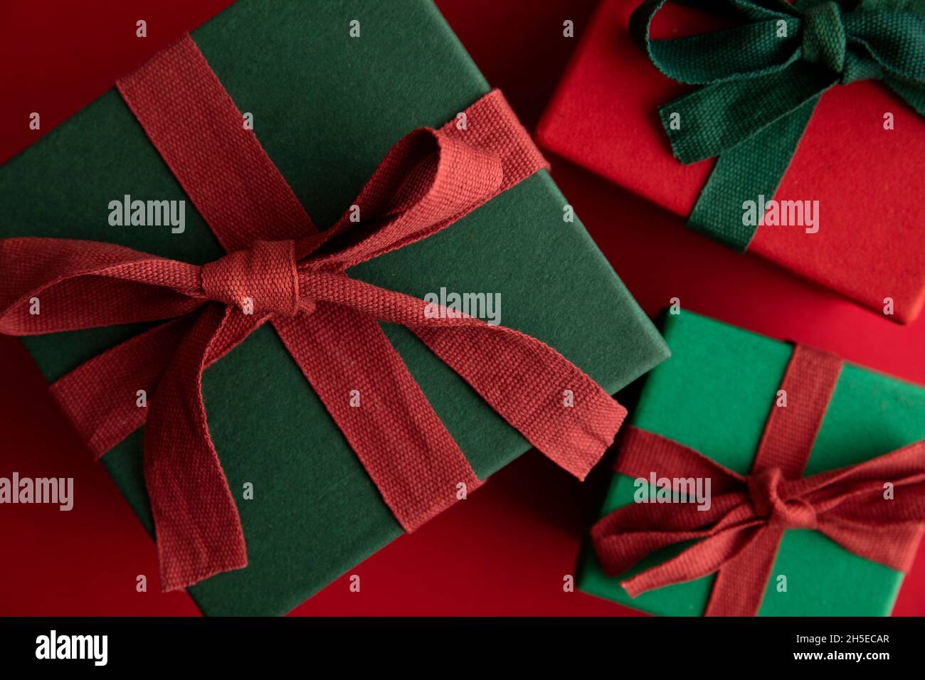 Overhead gift box hi-res stock photography and images - Alamy