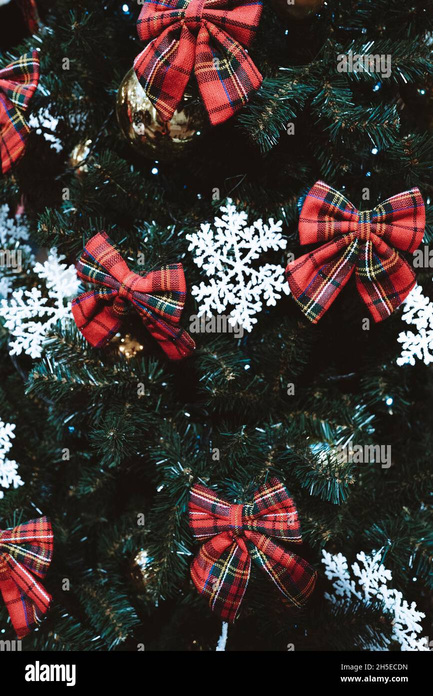 Christmas tree with red bows hi-res stock photography and images - Alamy