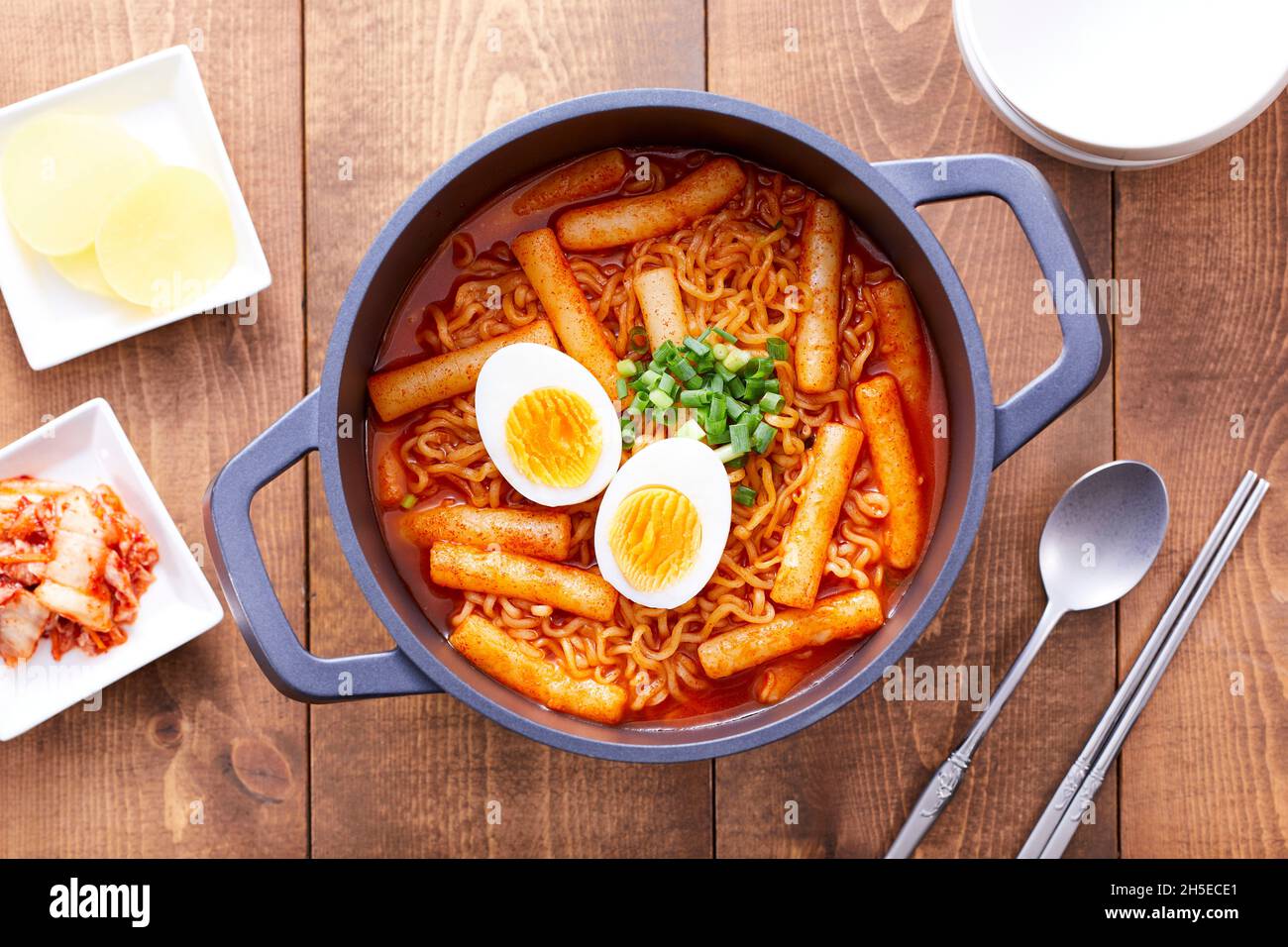 Tteokbokki chopsticks hi-res stock photography and images - Alamy