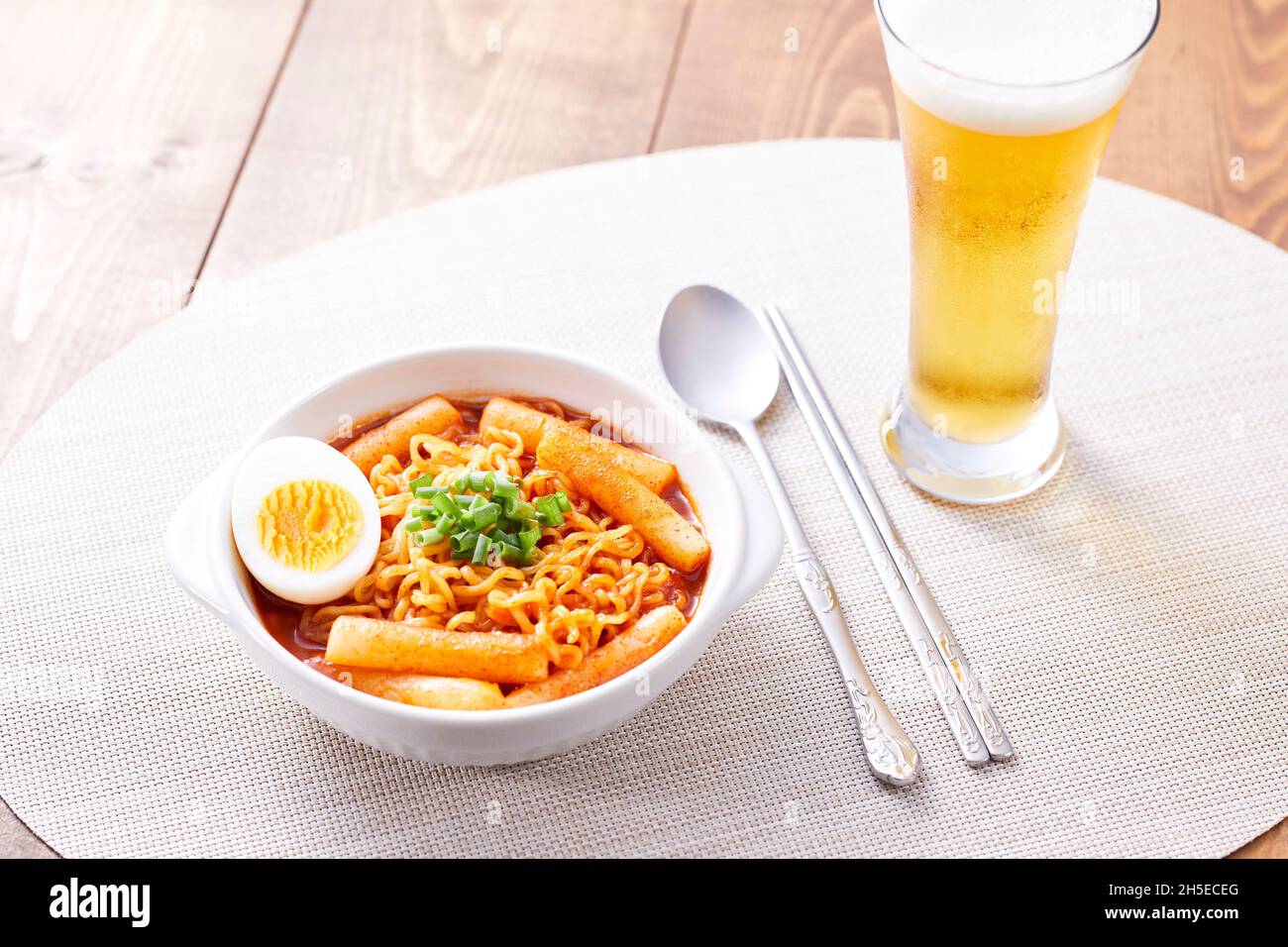 Tteokbokki chopsticks hi-res stock photography and images - Alamy