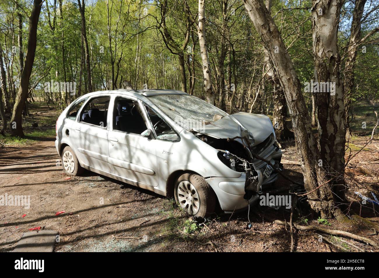 Vandalised car hi-res stock photography and images - Alamy