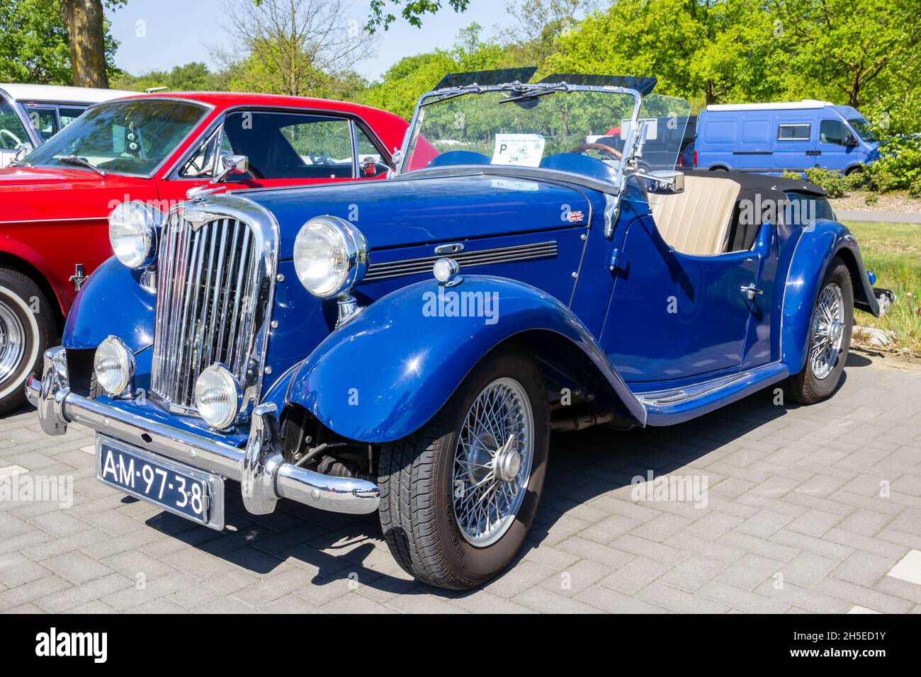 Singer roadster hi-res stock photography and images - Alamy