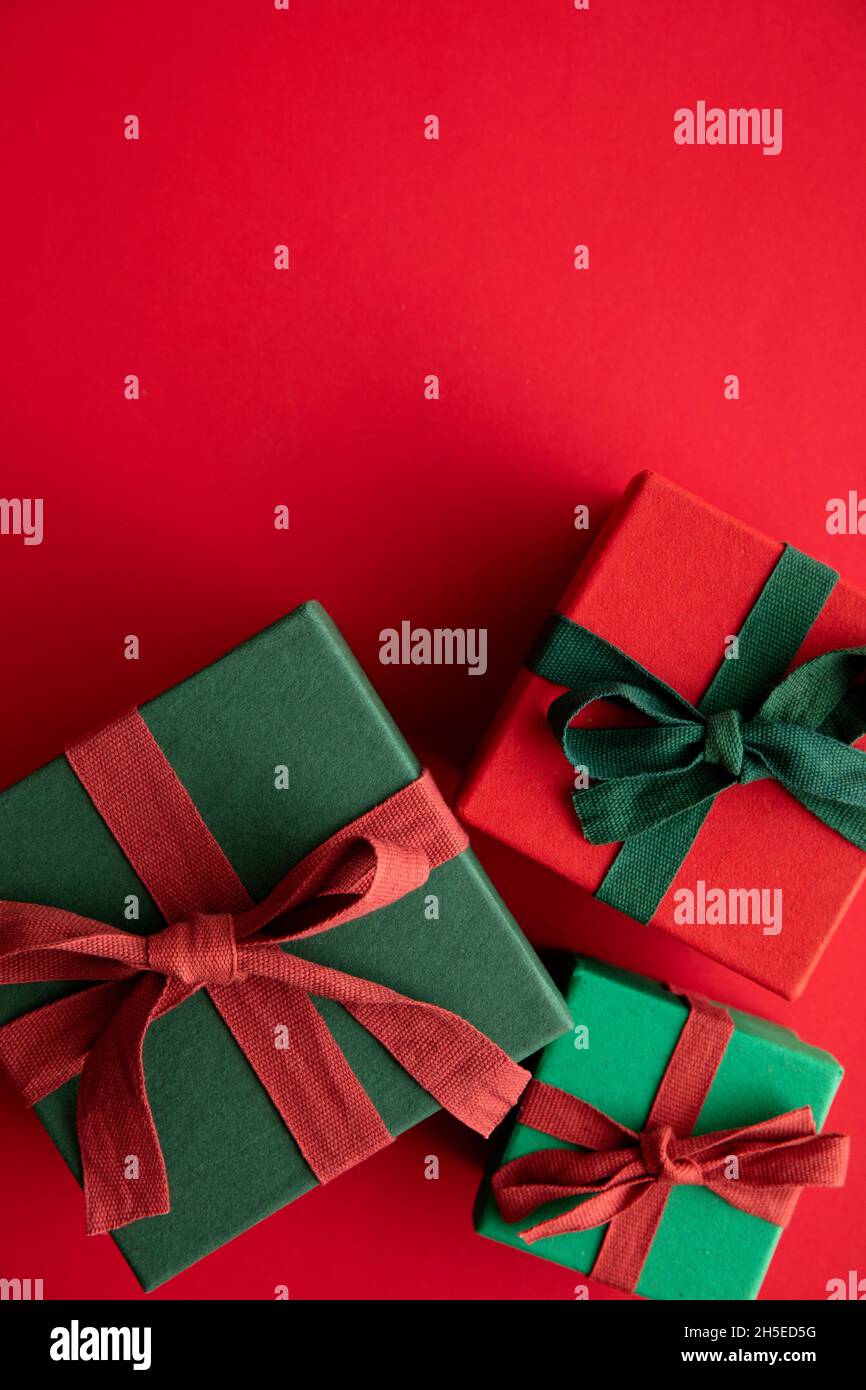Festive christmas gift box present tied with a rustic ribbon and bow on ...