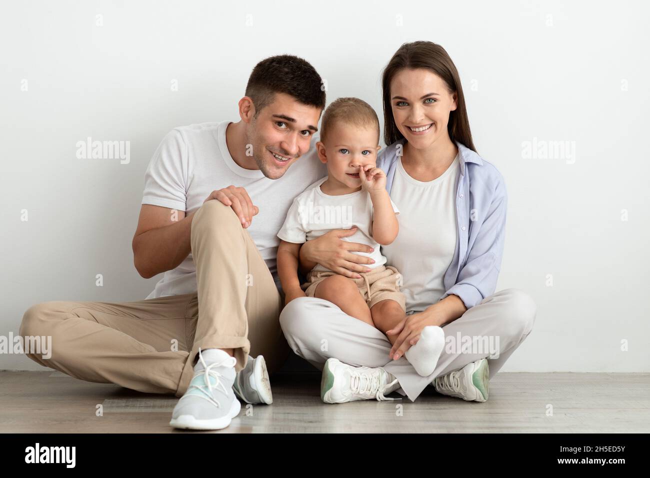 Small family portrait hi-res stock photography and images - Alamy