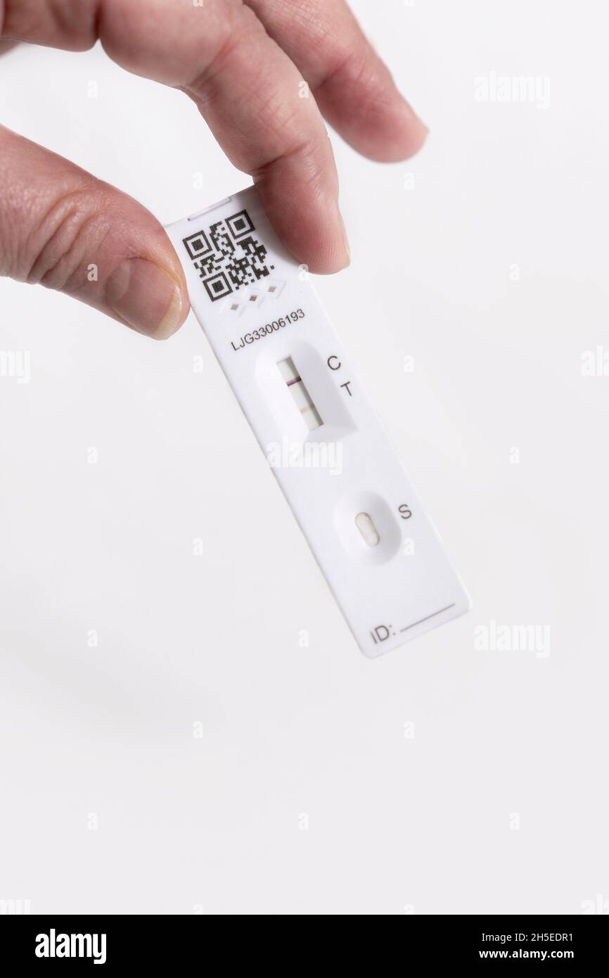 Lateral flow device showing a positive result for Covid-19 Stock Photo ...