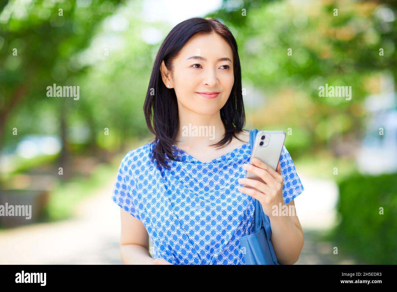 Japanese woman downtown Tokyo Stock Photo - Alamy