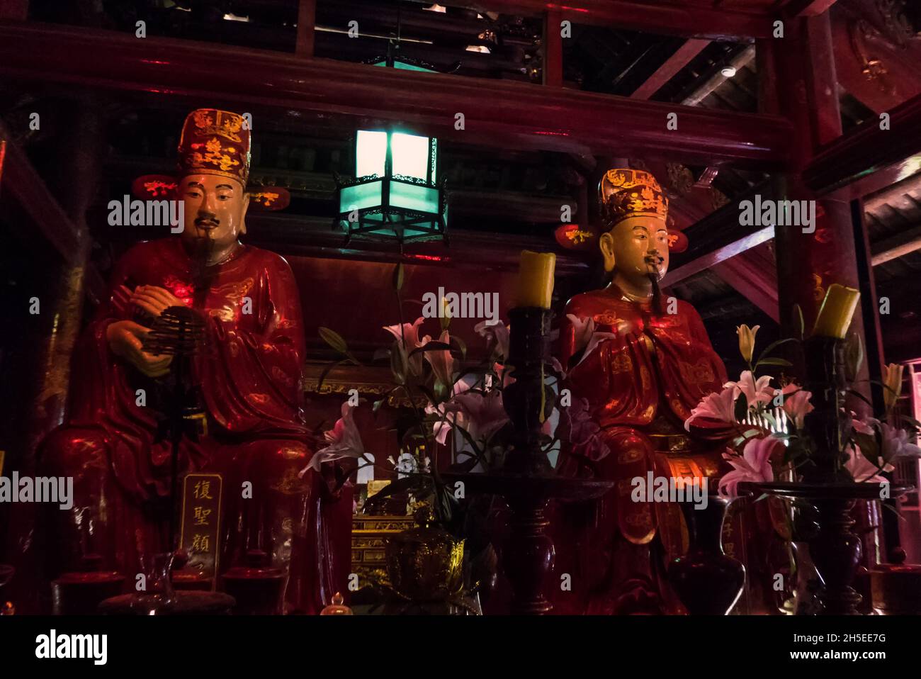 Statues of Yanhui and Zengshen, two of Confucius' closest disciples in ...