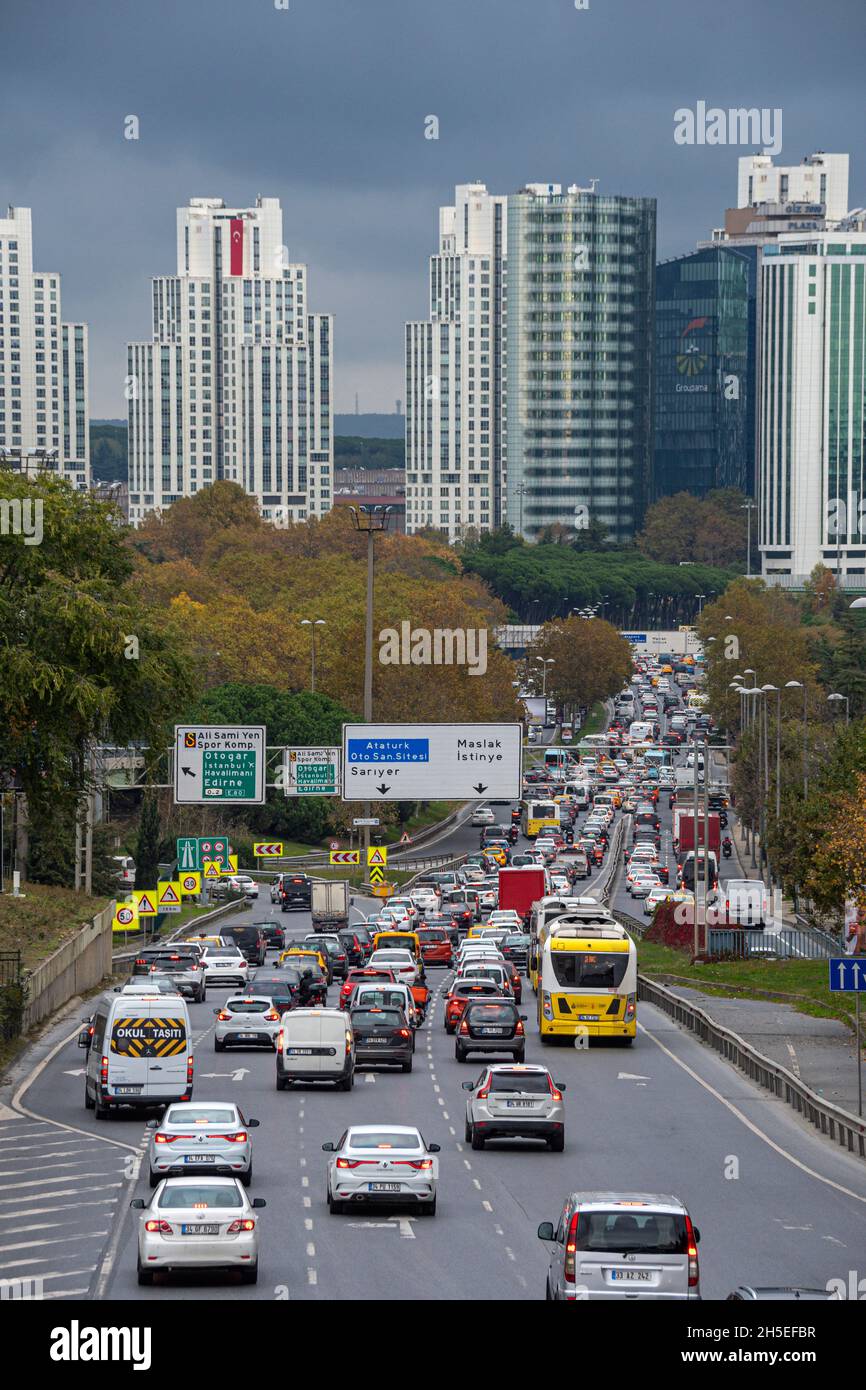 Heavy Traffic in Istanbul, Turkey Stock Photo - Alamy