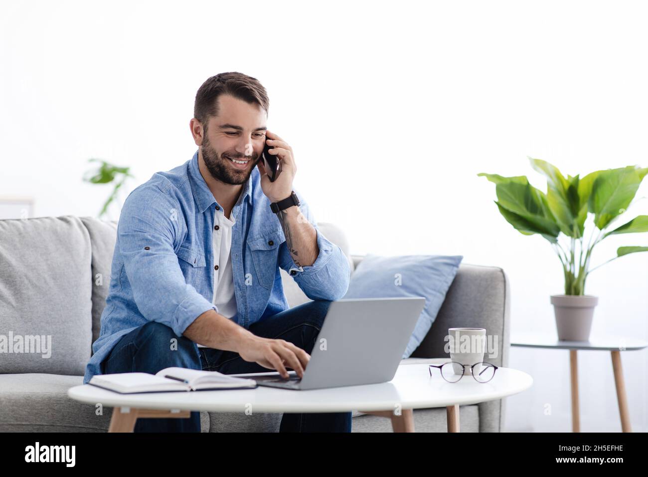 Working client hi-res stock photography and images - Alamy