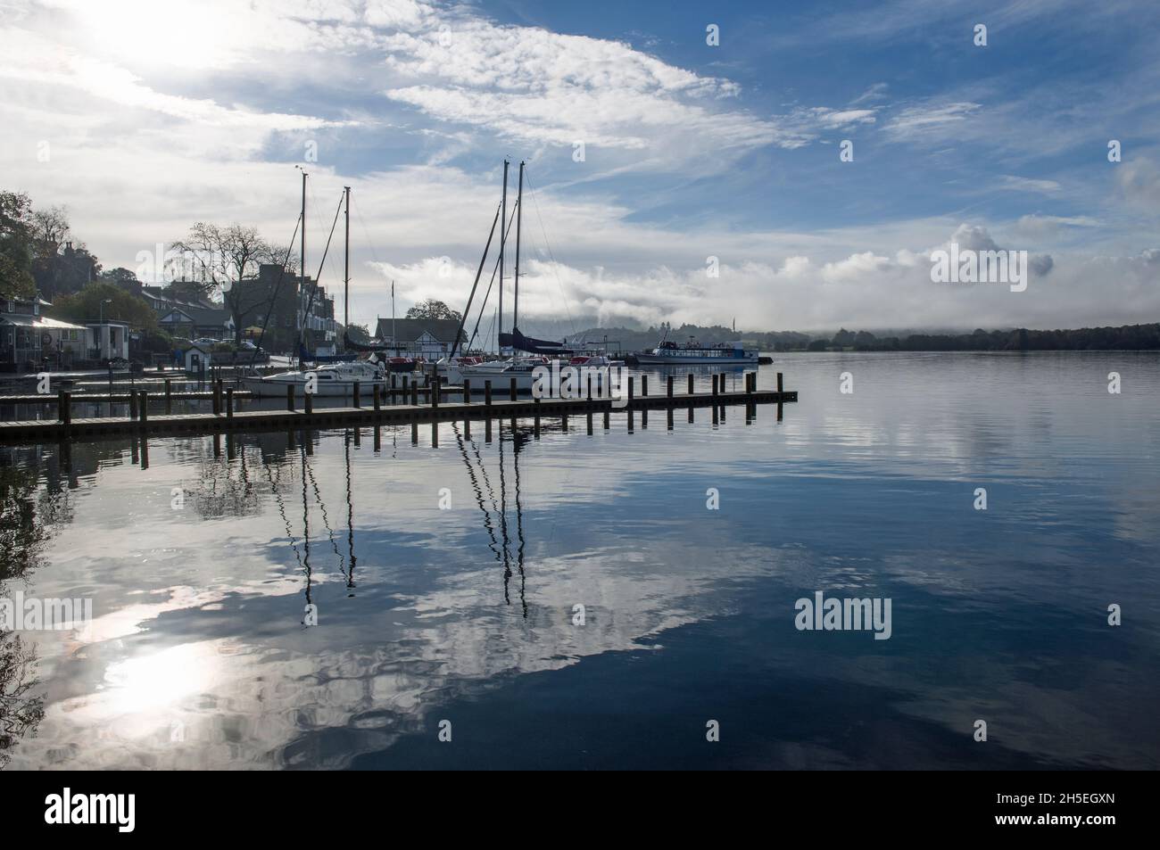 Lake Windermere at Waterhead Ambleside on a November morning Stock ...