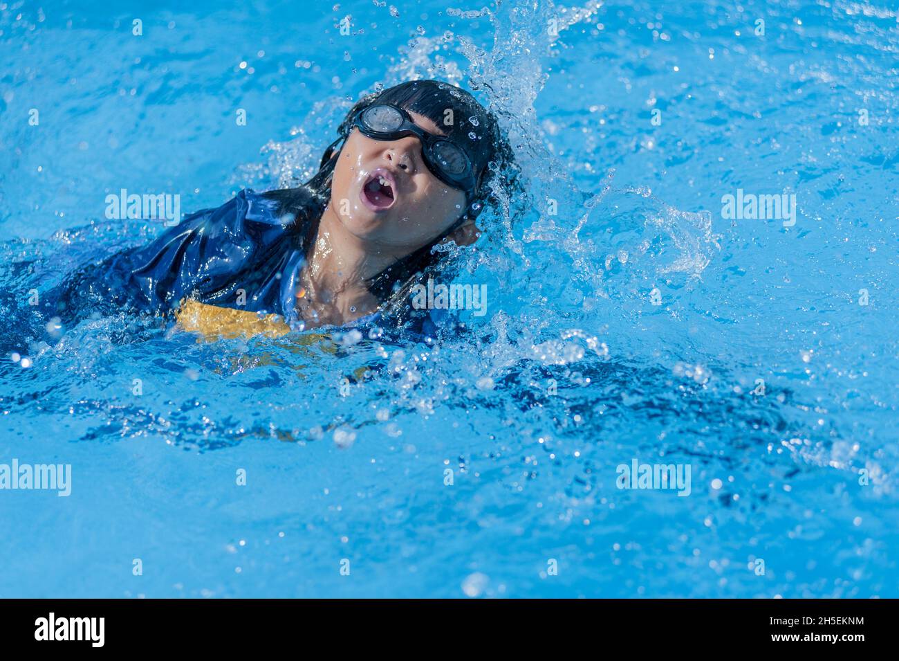 8 years old girl swimming freestyle Stock Photo - Alamy