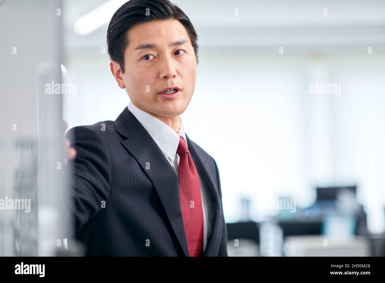 Japanese businessman in the office Stock Photo - Alamy