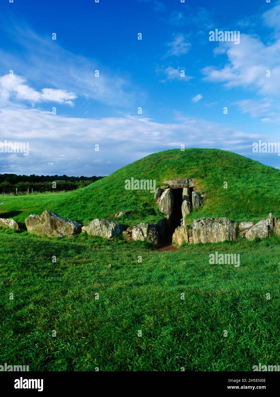 Passge tomb hi-res stock photography and images - Alamy