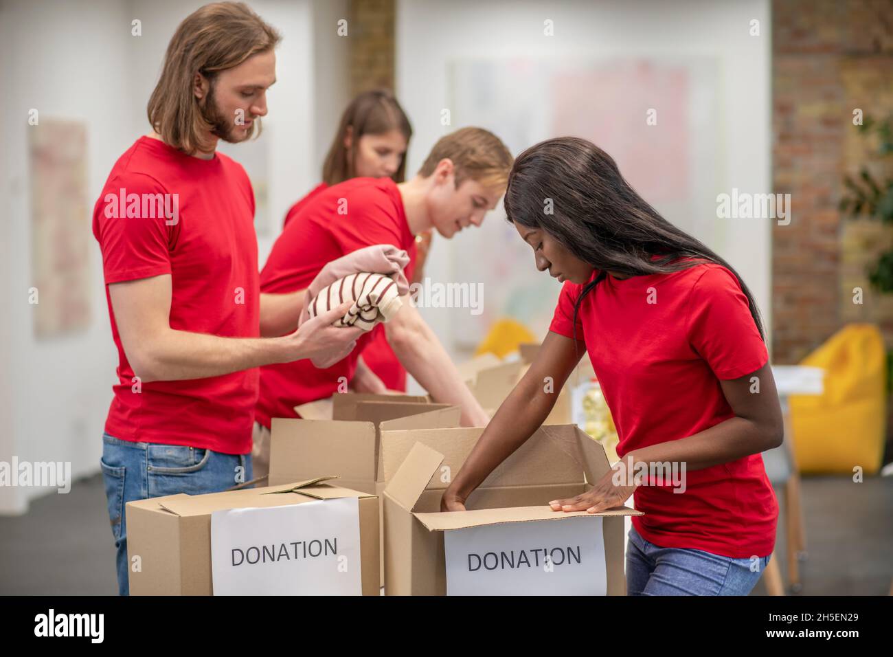 Sorting center hi-res stock photography and images - Alamy