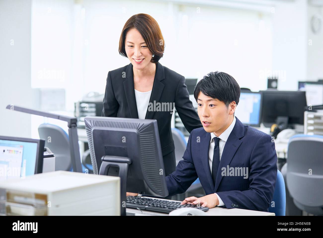 Japanese businesspeople in the office Stock Photo - Alamy