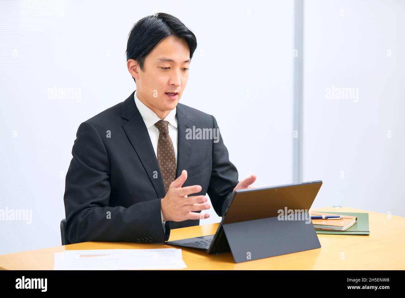 Japanese businessman in the office Stock Photo - Alamy