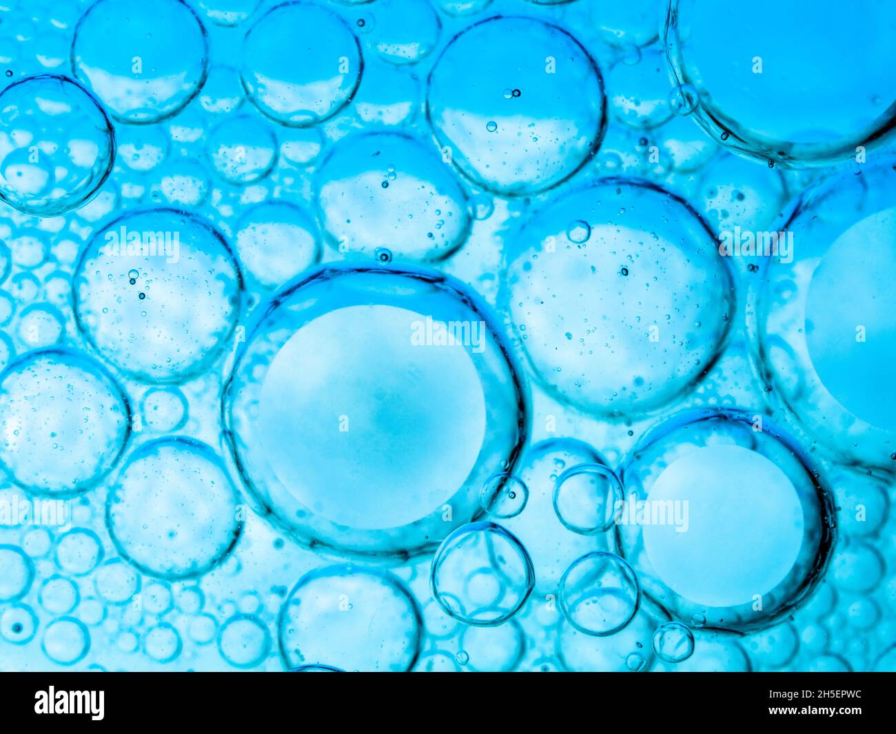 Oil bubbles in water Stock Photo - Alamy