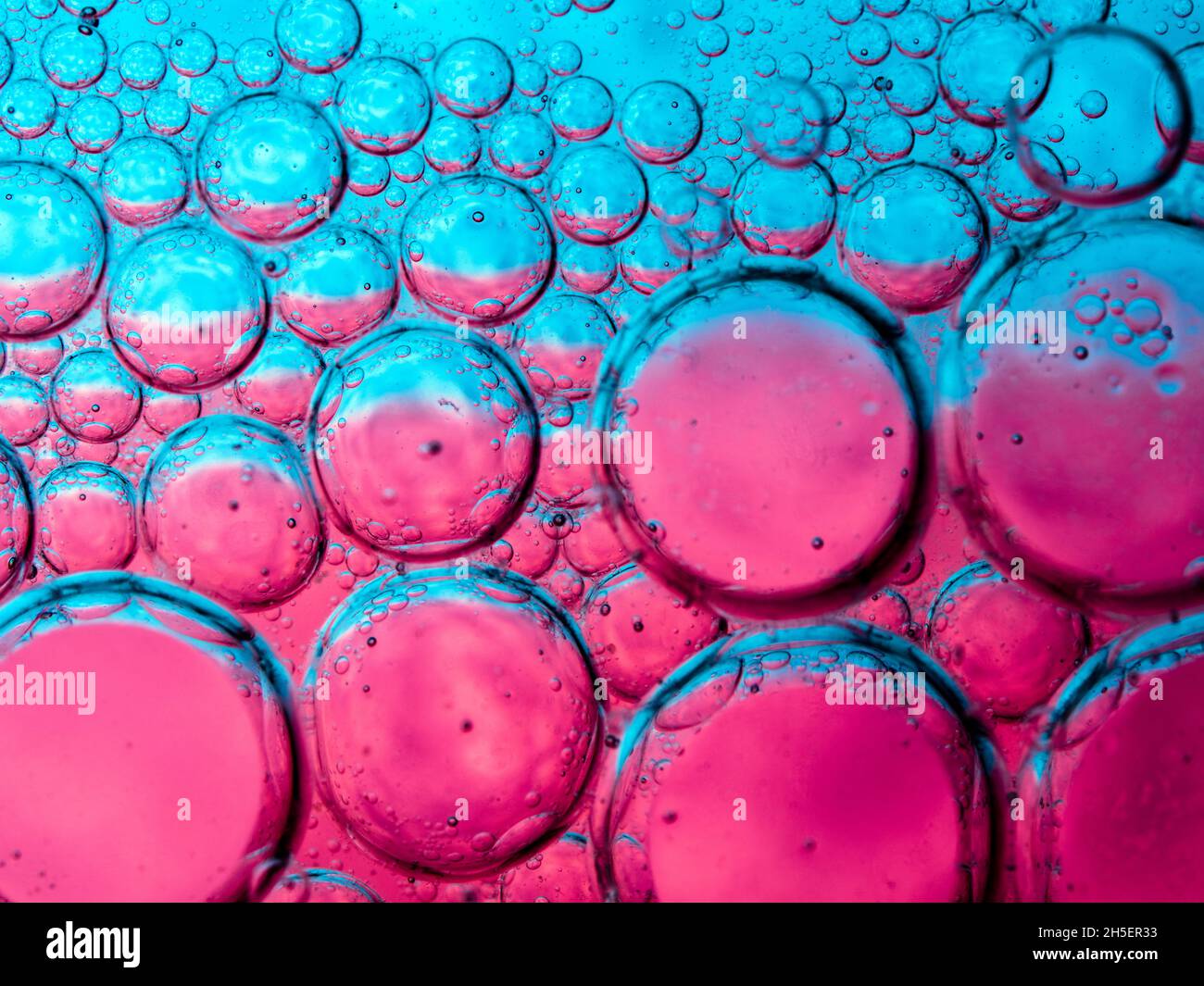 Oil bubbles in water Stock Photo - Alamy