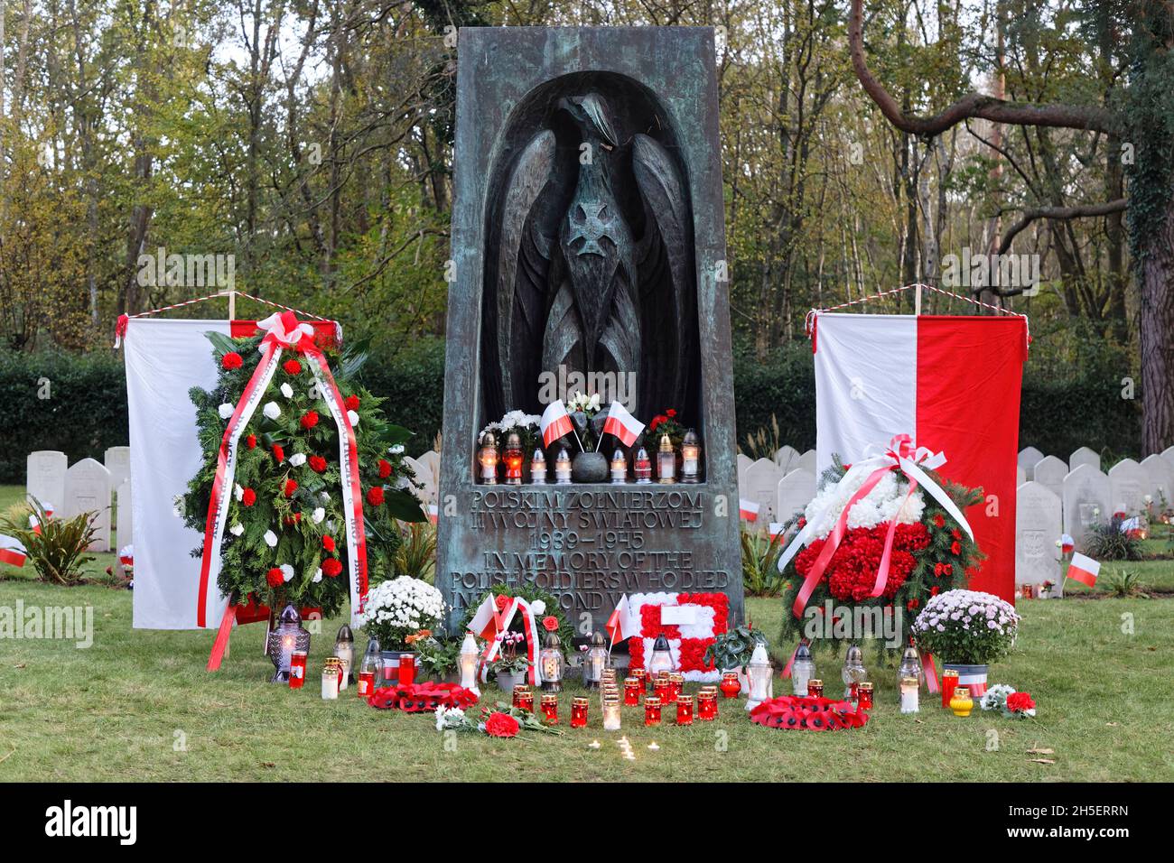 Polish headstones hi-res stock photography and images - Alamy